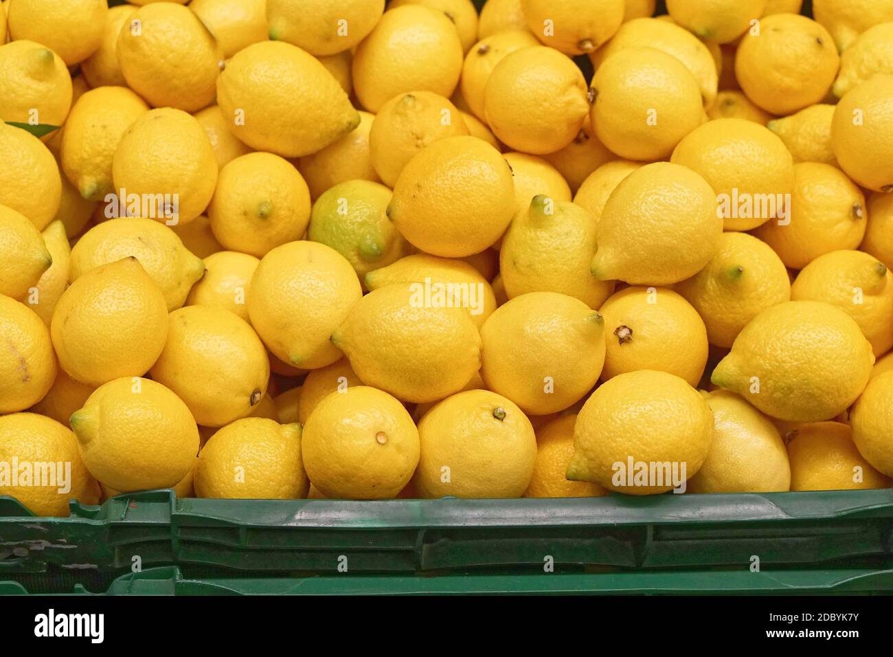 Big lemons hi-res stock photography and images - Alamy