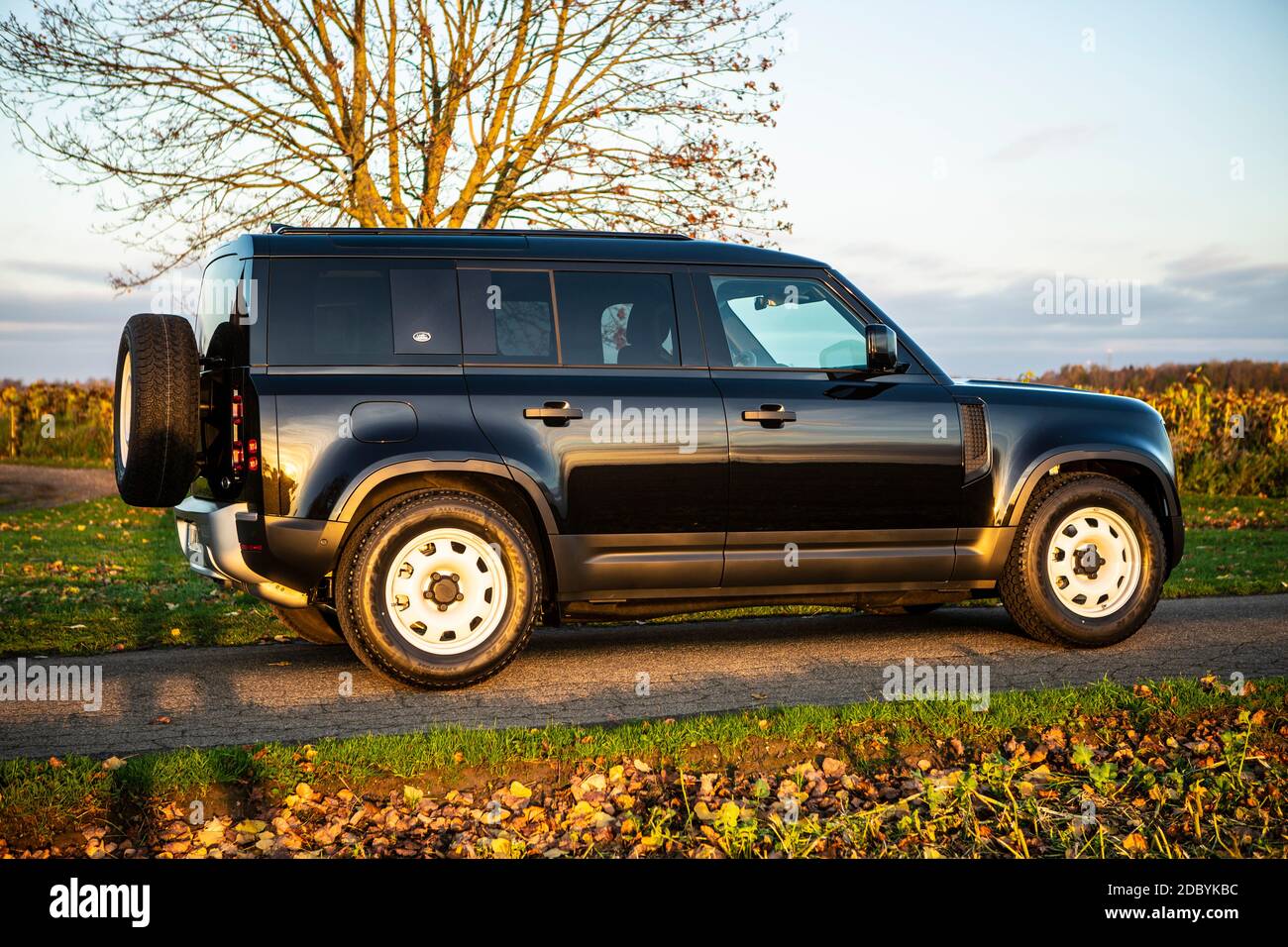 Der neue Land Rover Defender D200 Baujahr 2020. Ausführung 110 mit 4 ...