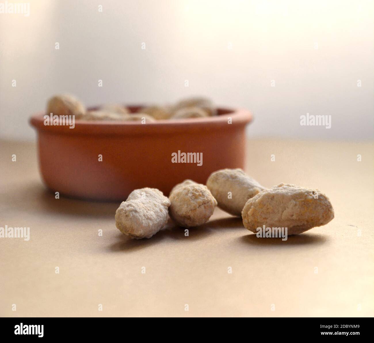 Shelled peanuts salted in clay pot Stock Photo - Alamy