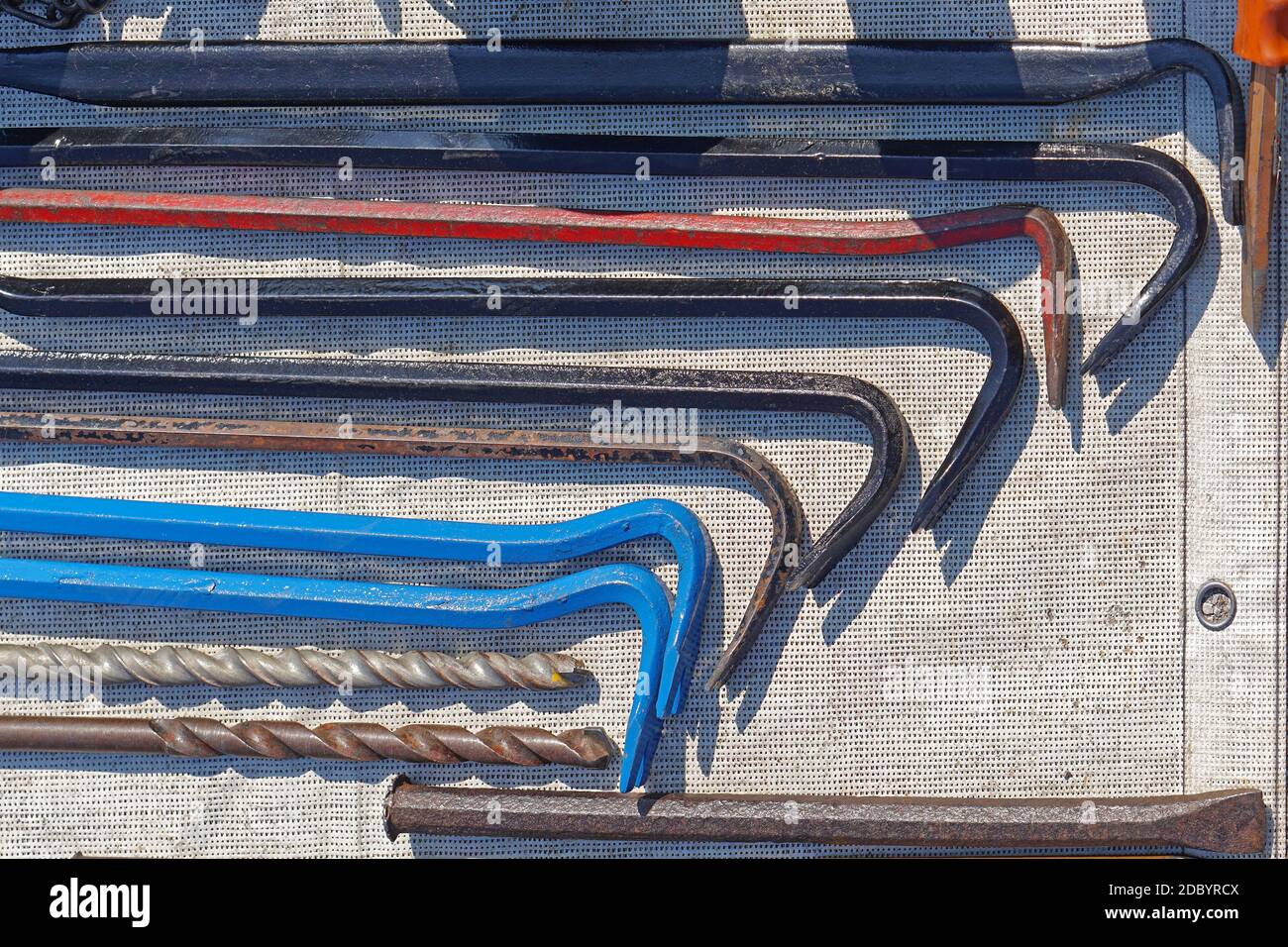 Various sizes of crowbars steel wrecking tool Stock Photo - Alamy