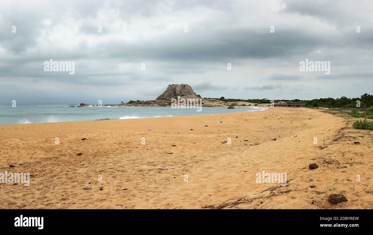 Yala national park beach hi-res stock photography and images - Alamy