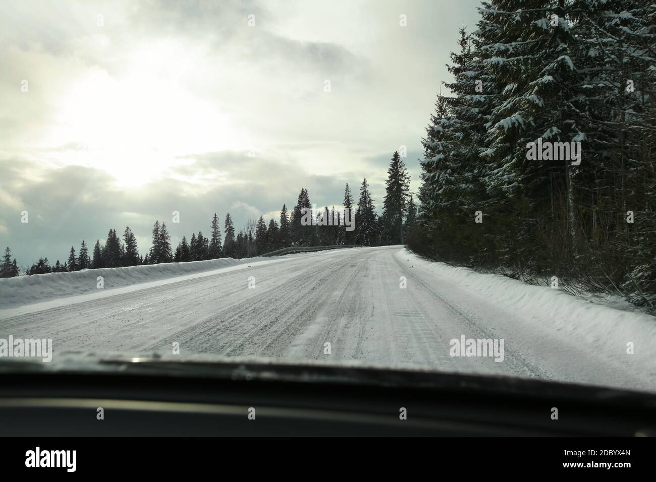 Blinding snow blizzard hi-res stock photography and images - Alamy