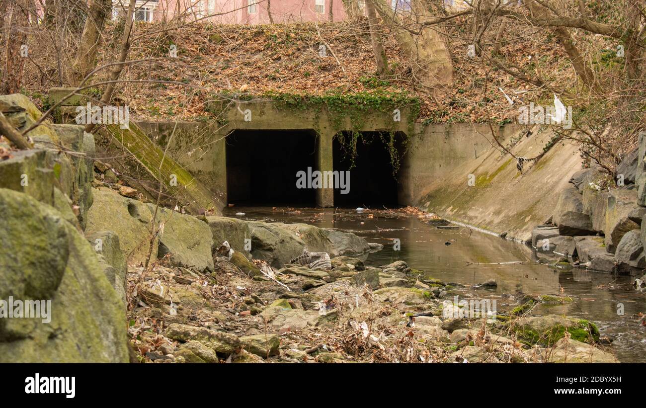 Spooky tunnel hi-res stock photography and images - Alamy