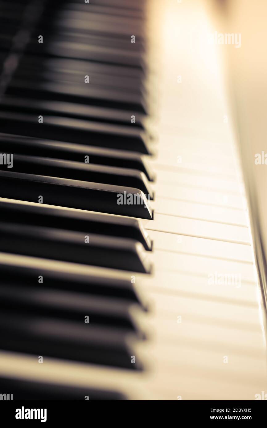 Grand piano side view hi-res stock photography and images - Alamy