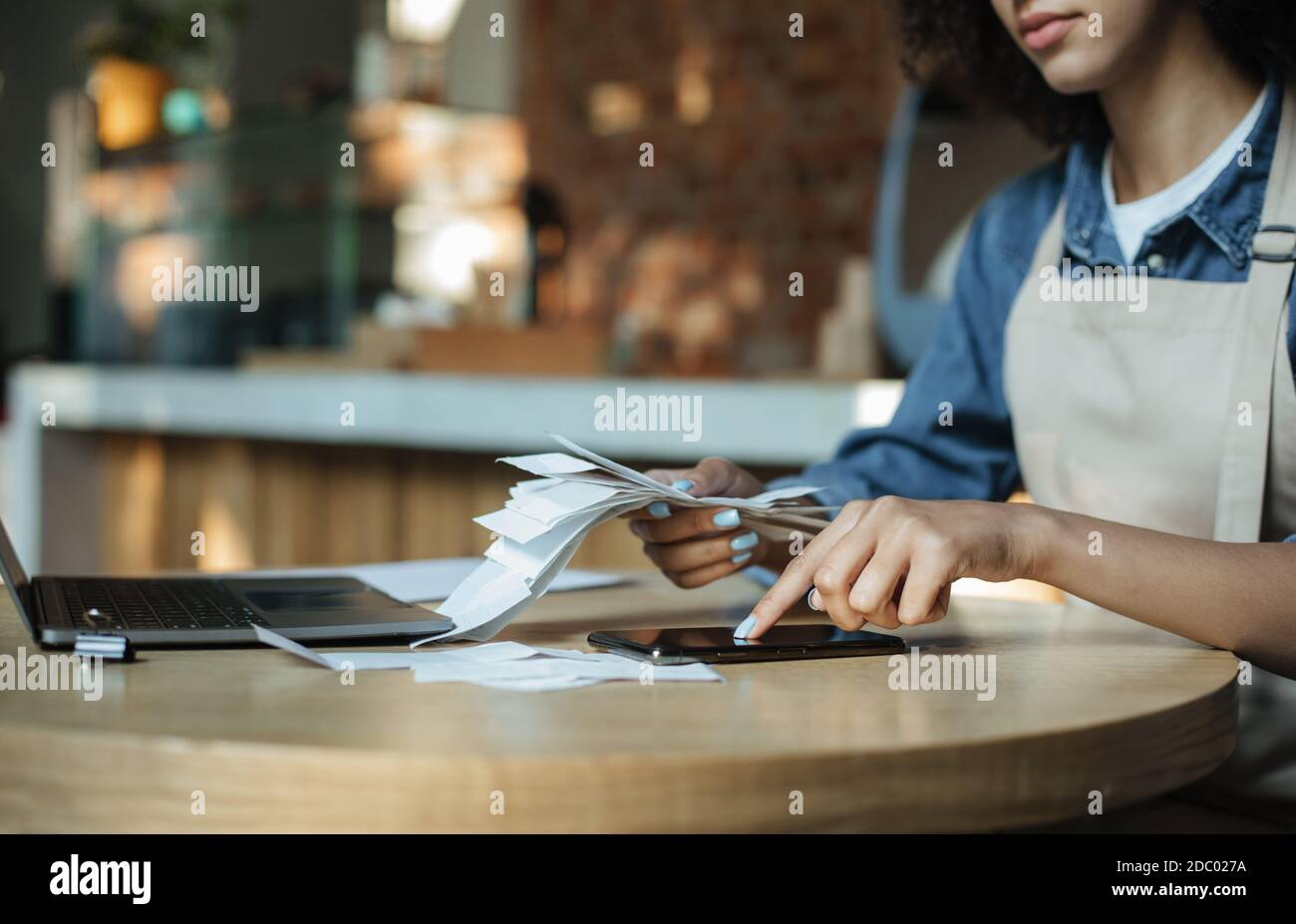 Lady orders coffee hi-res stock photography and images - Alamy