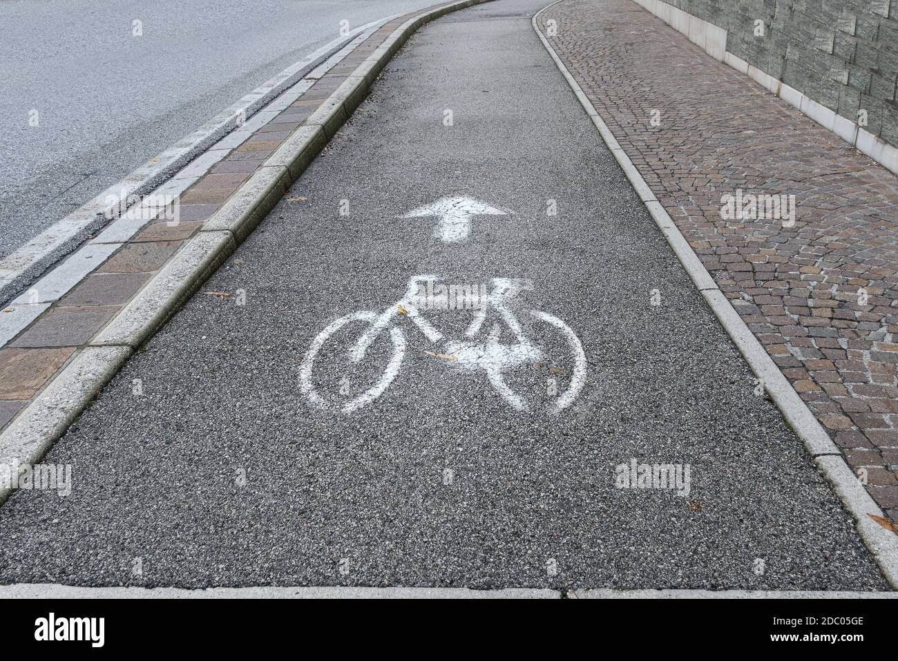 Street ground cycle tarmac hi-res stock photography and images - Alamy