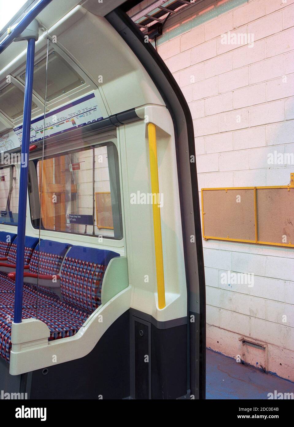 London underground 1990s hi-res stock photography and images - Alamy