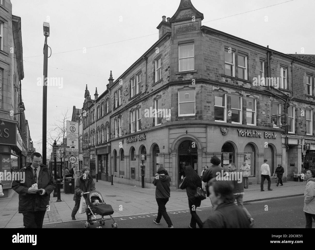 Uk old high street bank building Black and White Stock Photos & Images ...