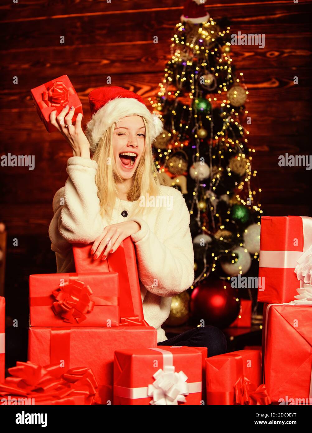 Last preparation christmas tree hi-res stock photography and images - Alamy