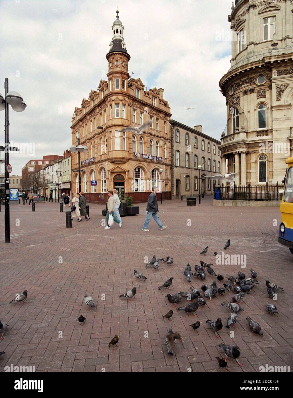 High street hull hi-res stock photography and images - Alamy
