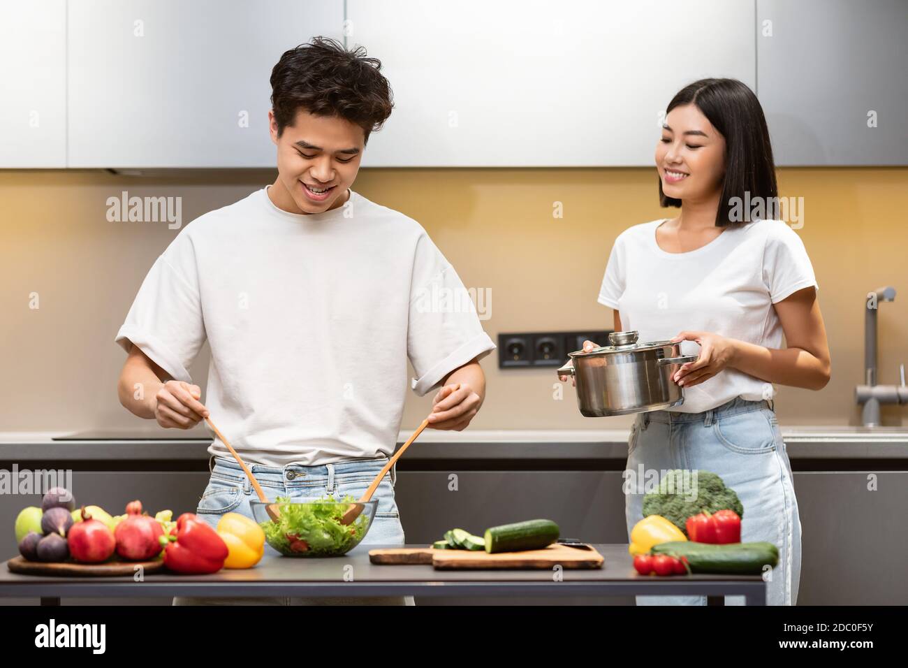 Asian family dinner hi-res stock photography and images - Alamy