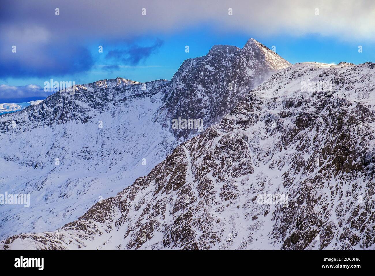 Lliwedd, part of the Snowdon massif in winter conditions, Snowdonia ...