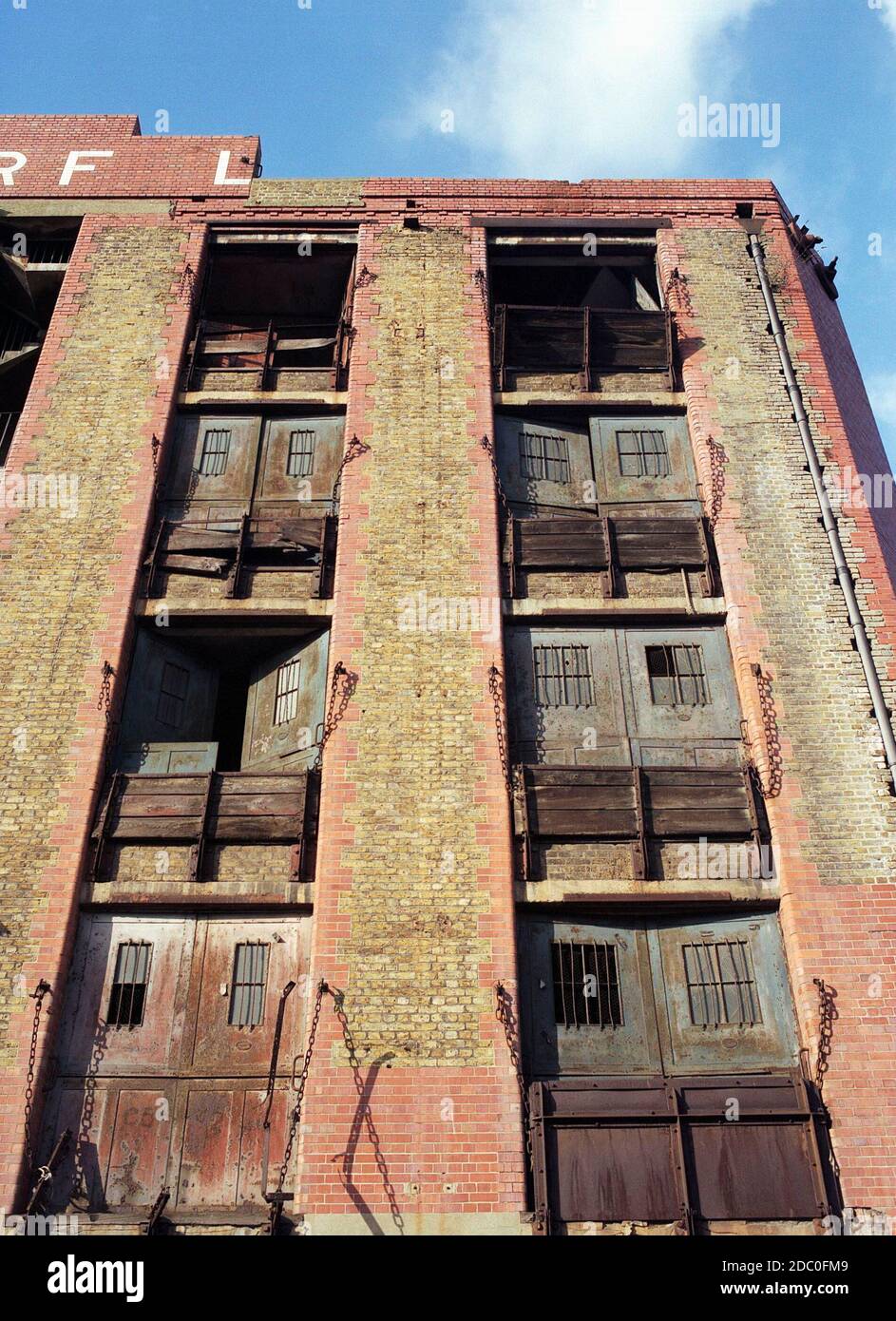 1997, Dockside building at Butlers Wharf, prior to restoration, River ...