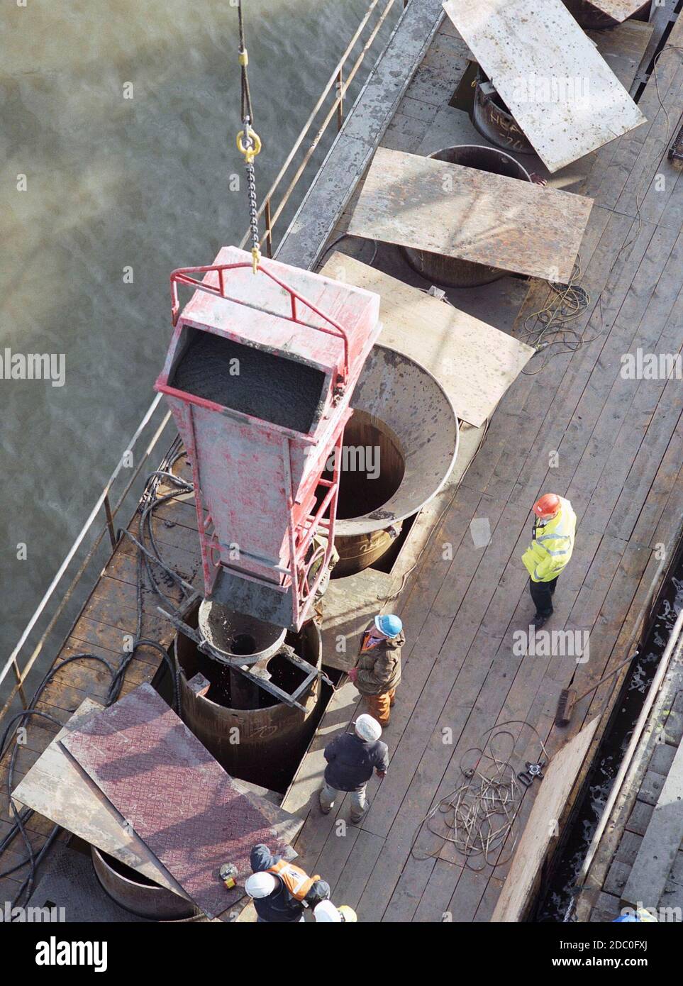Construction works at hungerford bridge hi-res stock photography and ...