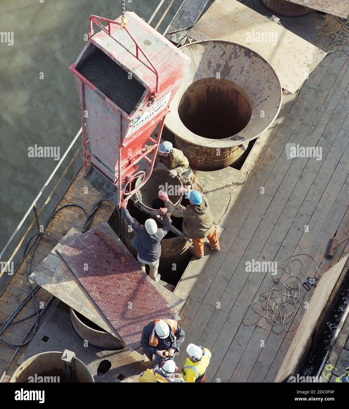 Construction works at hungerford bridge hi-res stock photography and ...