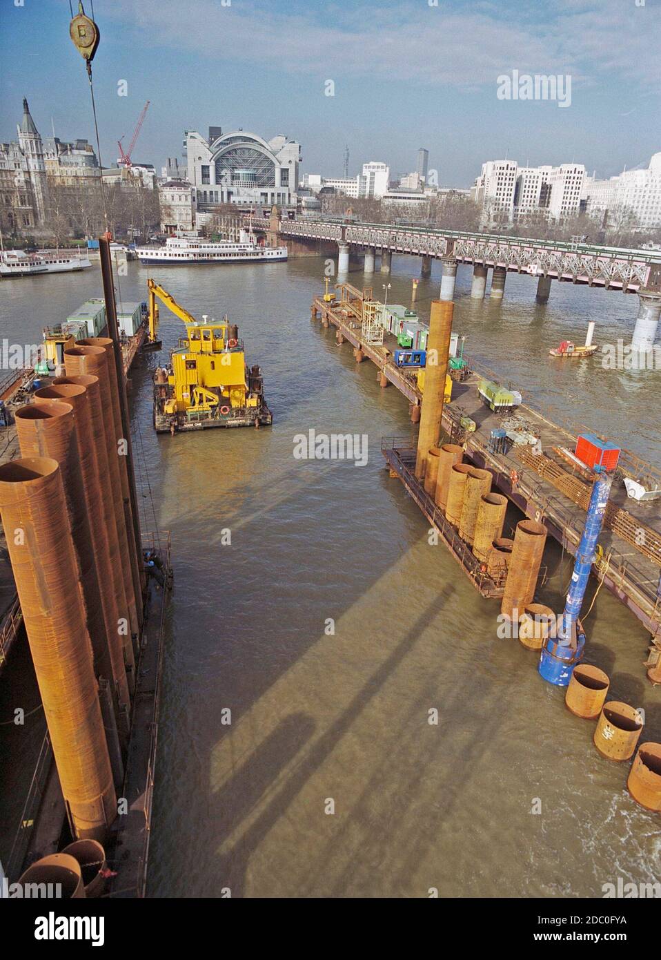 London construction 1990s hi-res stock photography and images - Alamy