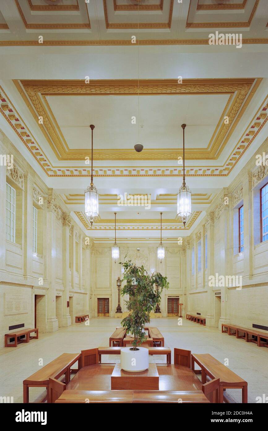 Royal courts of justice interior hi-res stock photography and images ...