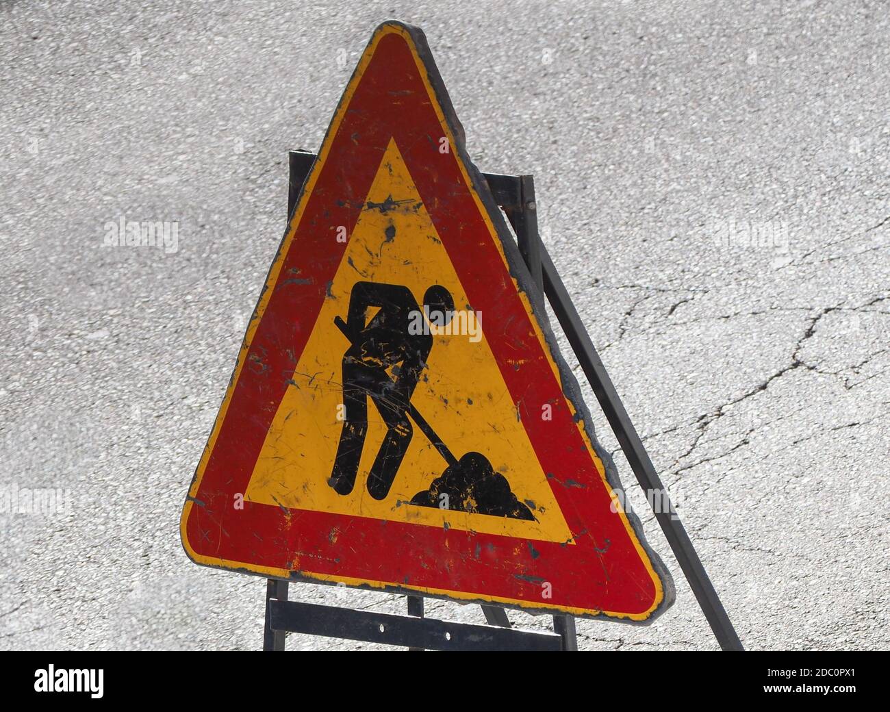 Warning signs, road works traffic sign with man at work Stock Photo - Alamy