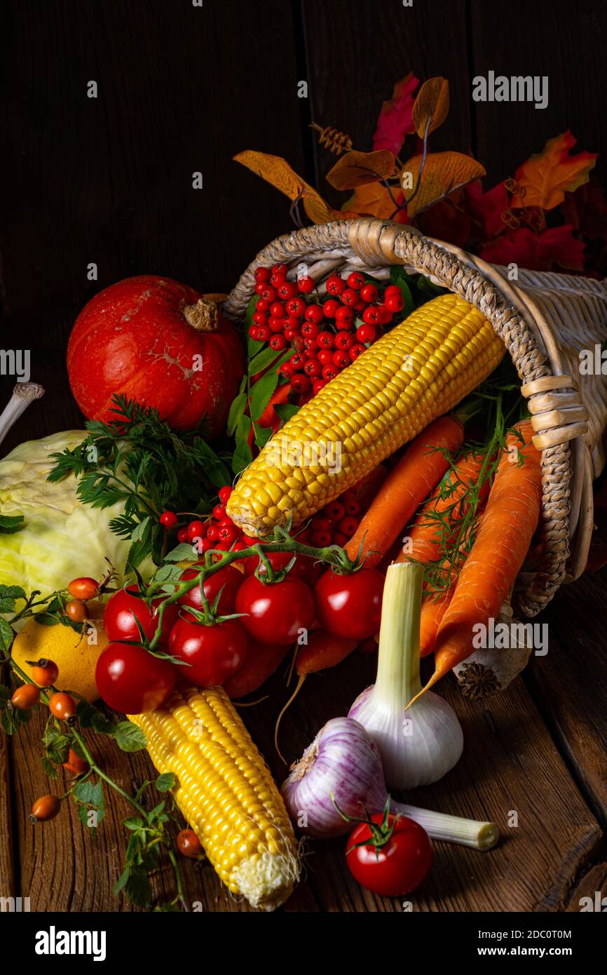 Cornucopia horn produce vegetables hi-res stock photography and images ...