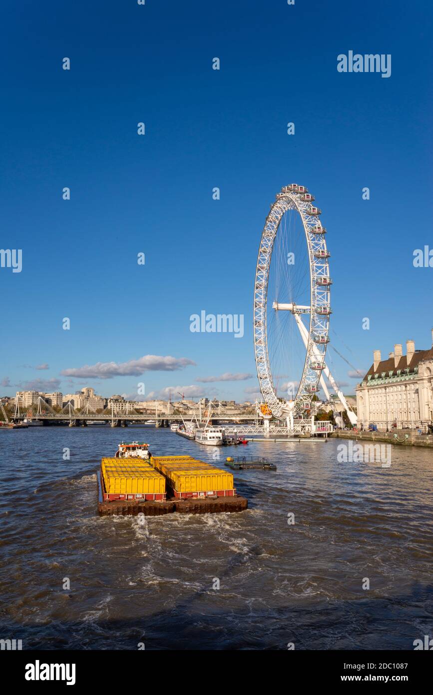 Cory Environmental tug 'Recovery' pulls a waste barge on the River ...