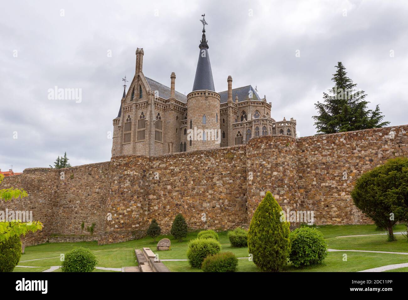 Gaudí castle astorga castilla león hi-res stock photography and images ...