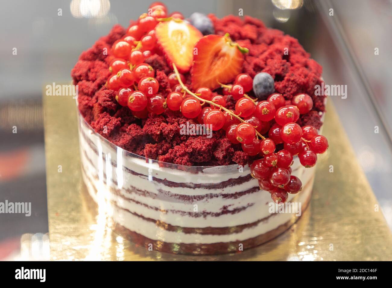 Big cake layers hi-res stock photography and images - Alamy