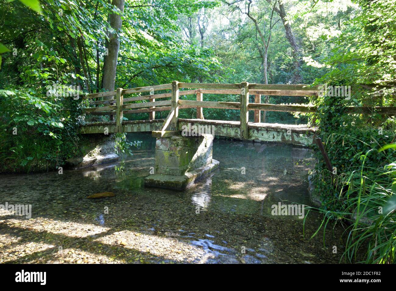 Bridge [river crossing] stream hi-res stock photography and images - Alamy