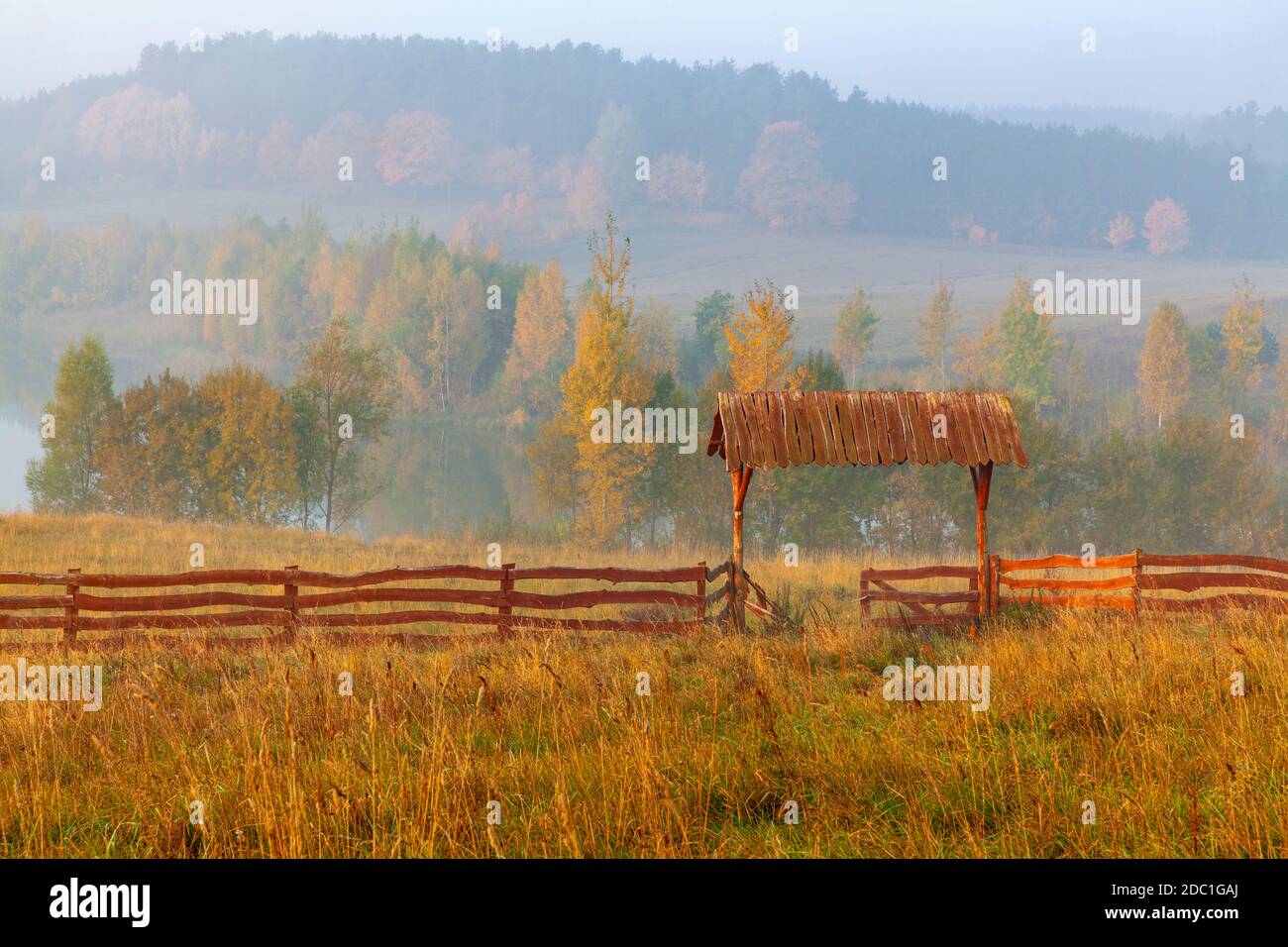Wooden fence autumn color hi-res stock photography and images - Alamy