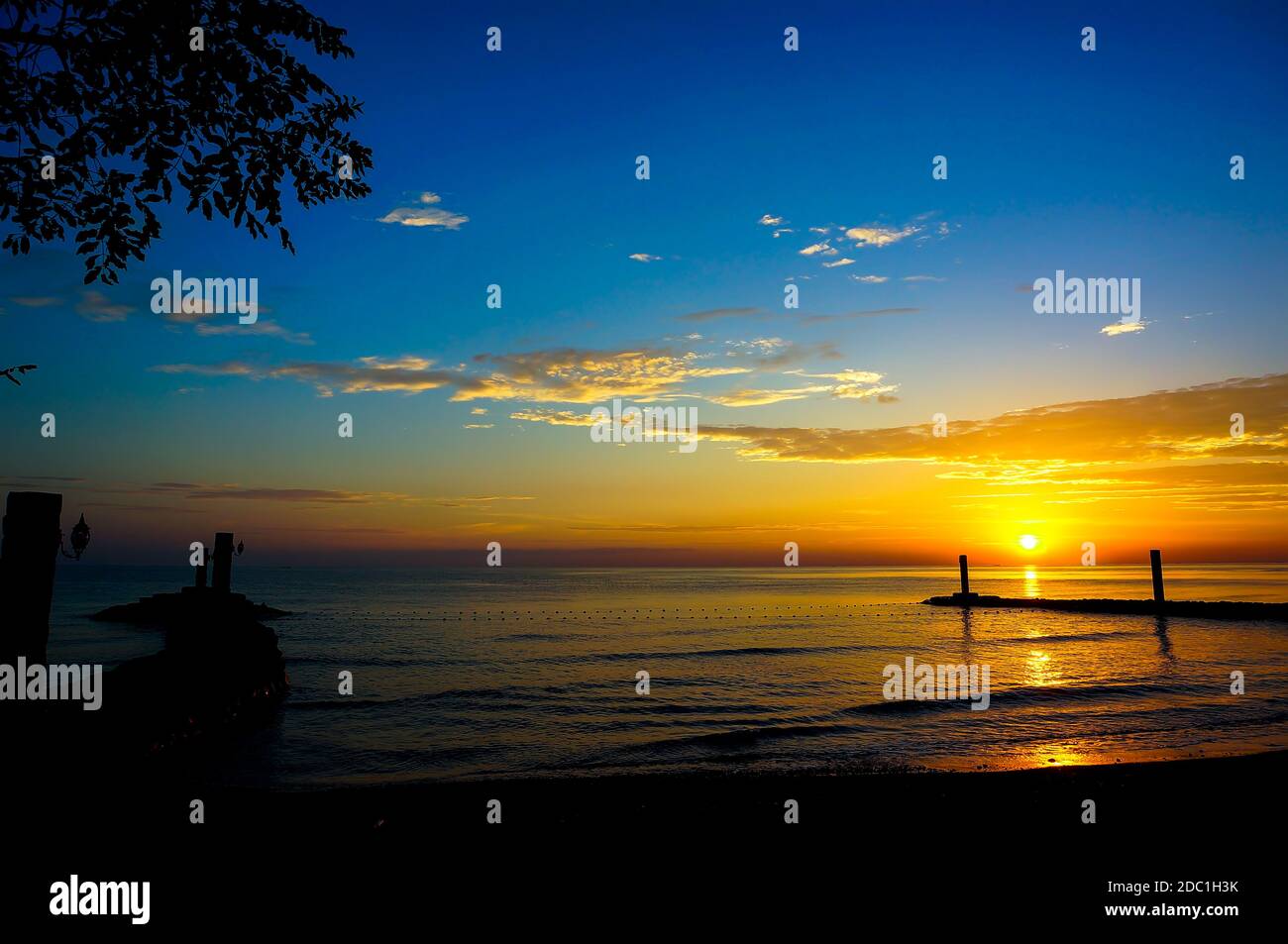 Beautiful golden beach time sunset hi-res stock photography and images ...
