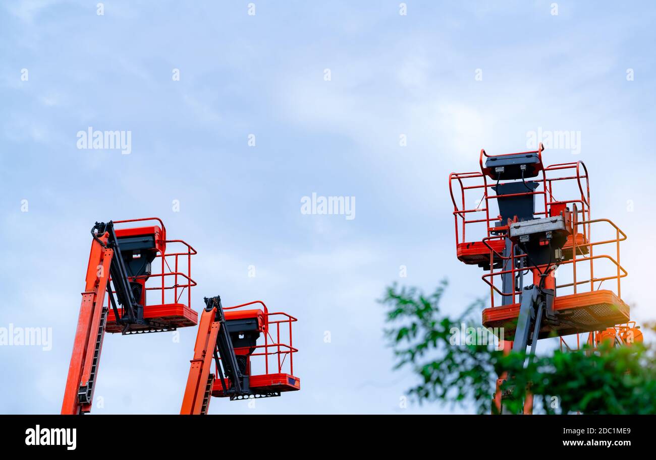 Articulated boom lift hi-res stock photography and images - Alamy