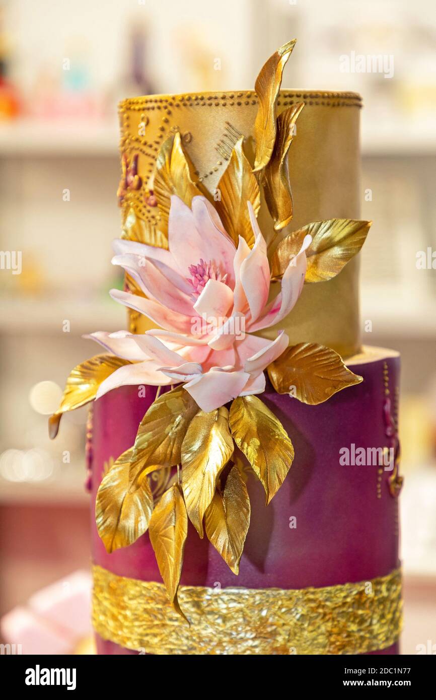 Fancy Cake With Edible Flower And Gold Leaves Stock Photo Alamy fancy-cake-with-edible-flower-and-gold-leaves-stock-photo-alamy