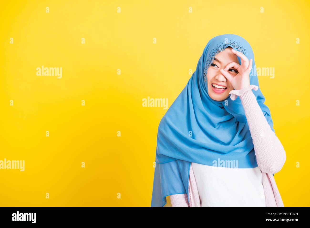 Asian Muslim Arab, Portrait of happy beautiful young woman Islam ...