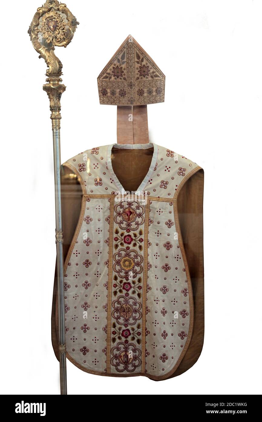 Medieval bishop vestments hi-res stock photography and images - Alamy