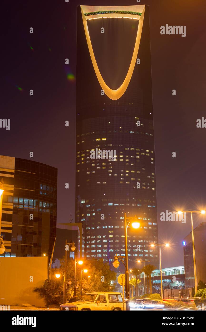 Night view with neon light of Kingdom tower , the tallest building in ...