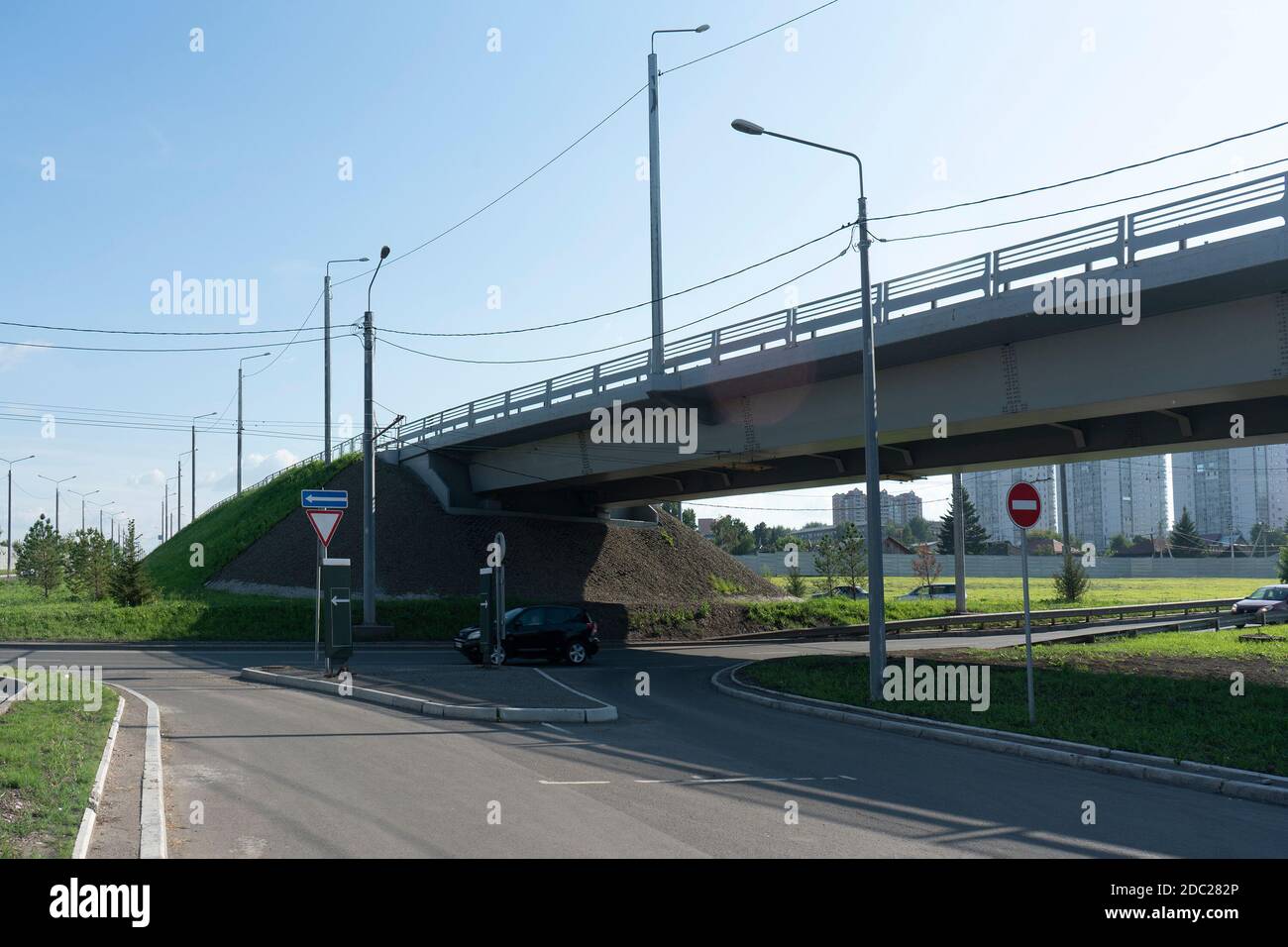Car overpass in the city center. Overpass for traffic Stock Photo - Alamy