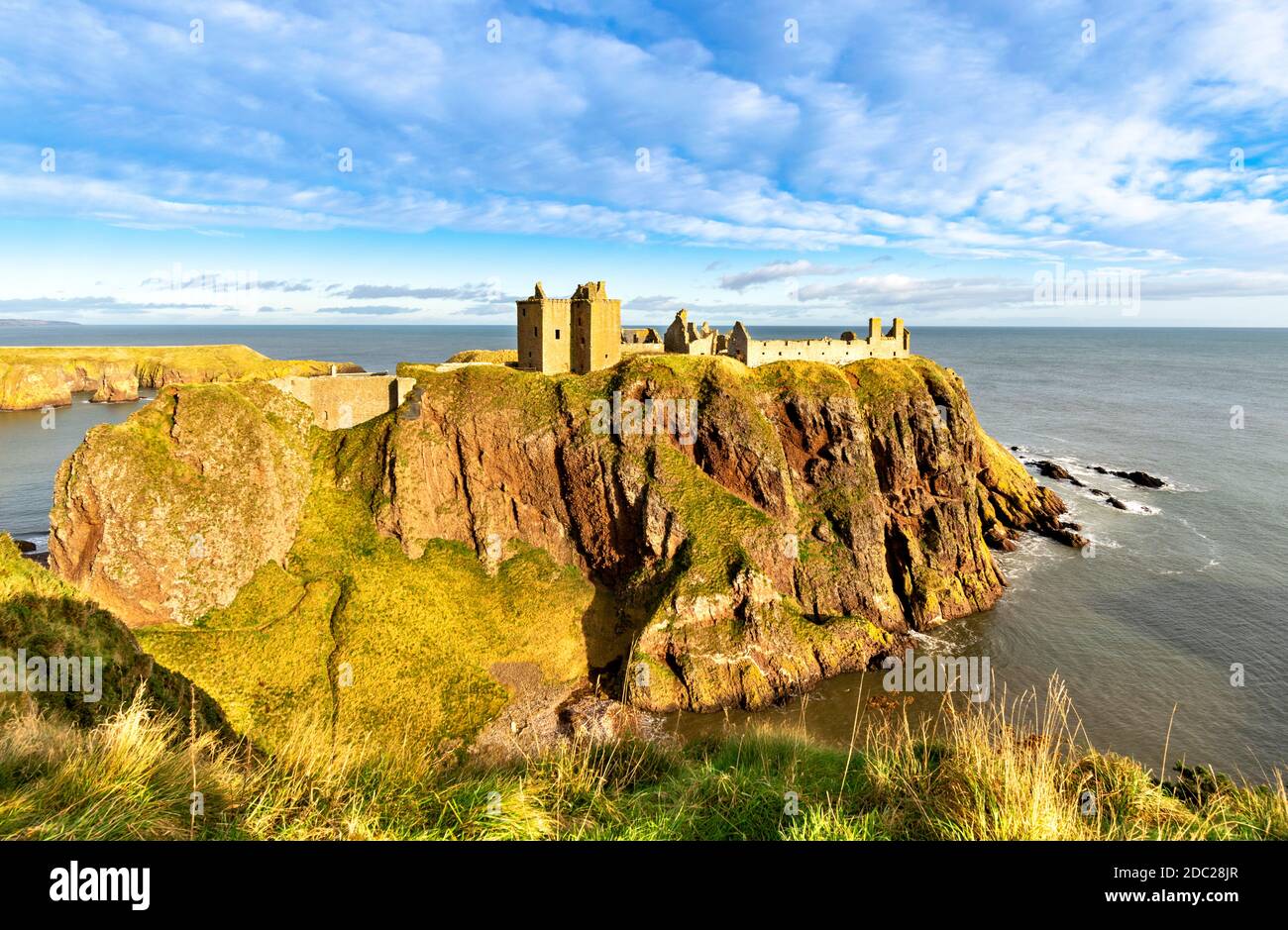 DUNNOTTAR CASTLE STONEHAVEN ABERDEENSHIRE SCOTLAND SUNLIT BUILDINGS ON ...