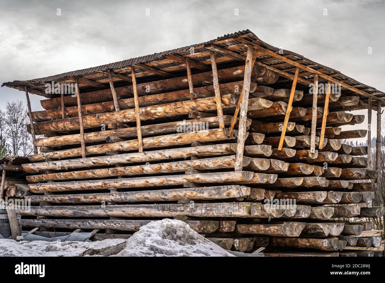 Cut wood timber beam slab hi-res stock photography and images - Alamy