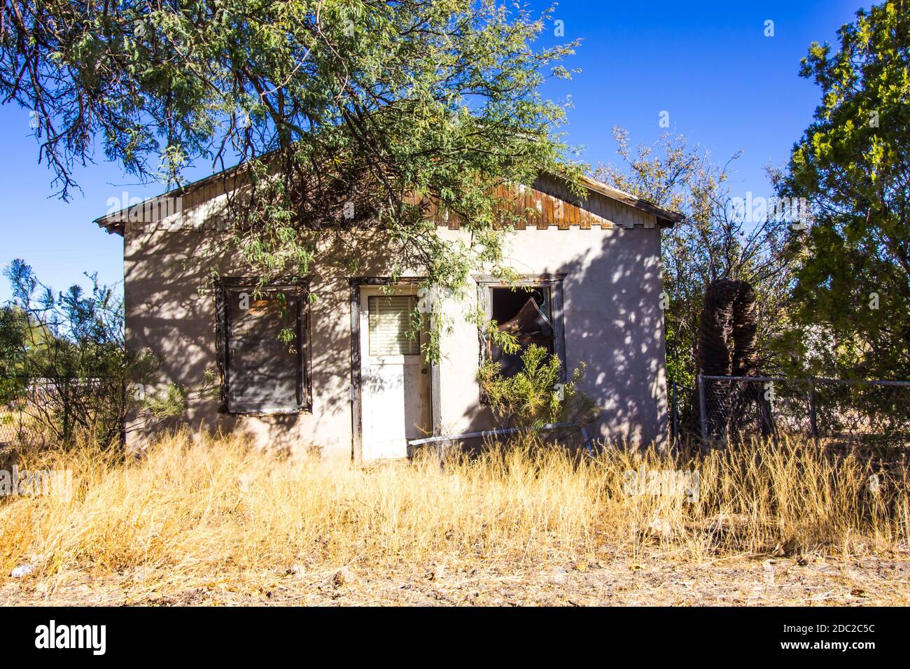 Overgrown Abandoned One Story Home With Broken Windows Stock Photo - Alamy
