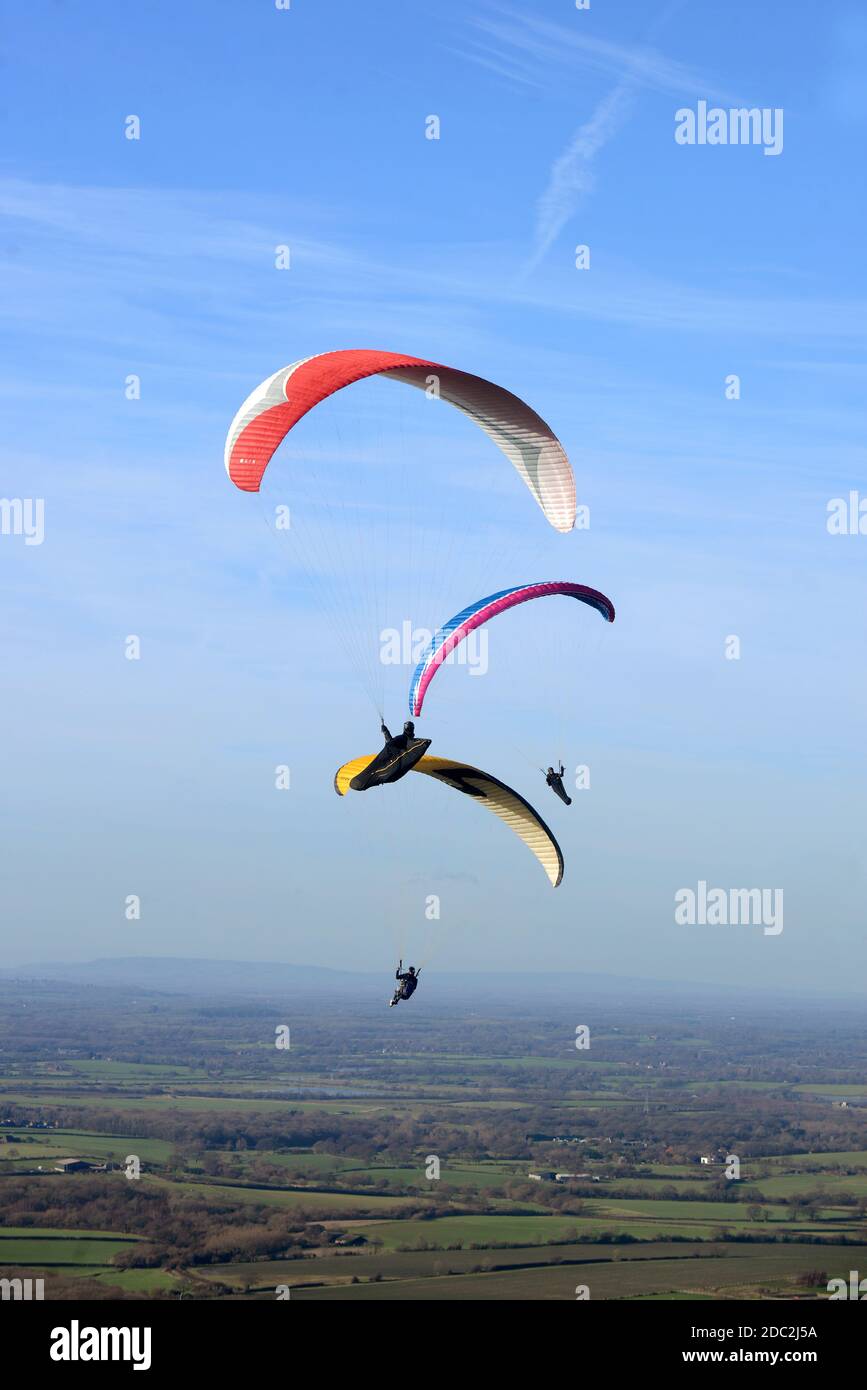 Wind glider / paraglider enthusiasts pictured at Devils Dyke ...