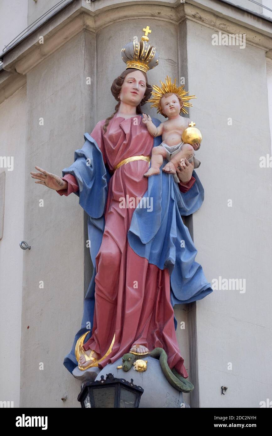 Virgin Mary with baby Jesus, Wurzburg, Bavaria, Germany Stock Photo - Alamy
