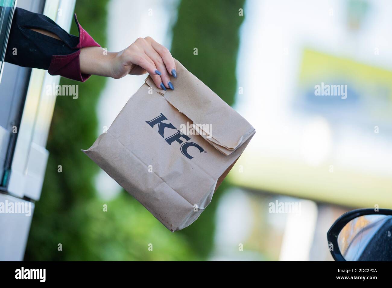 Kfc fast food restaurant counter hi-res stock photography and images ...