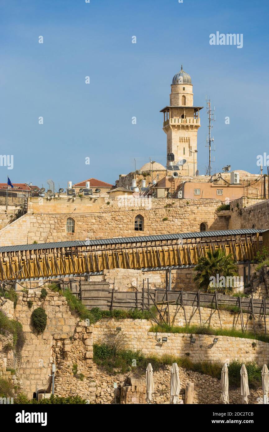 Israel, Jerusalem, Wooden ramp at the Western Wall leading to the ...