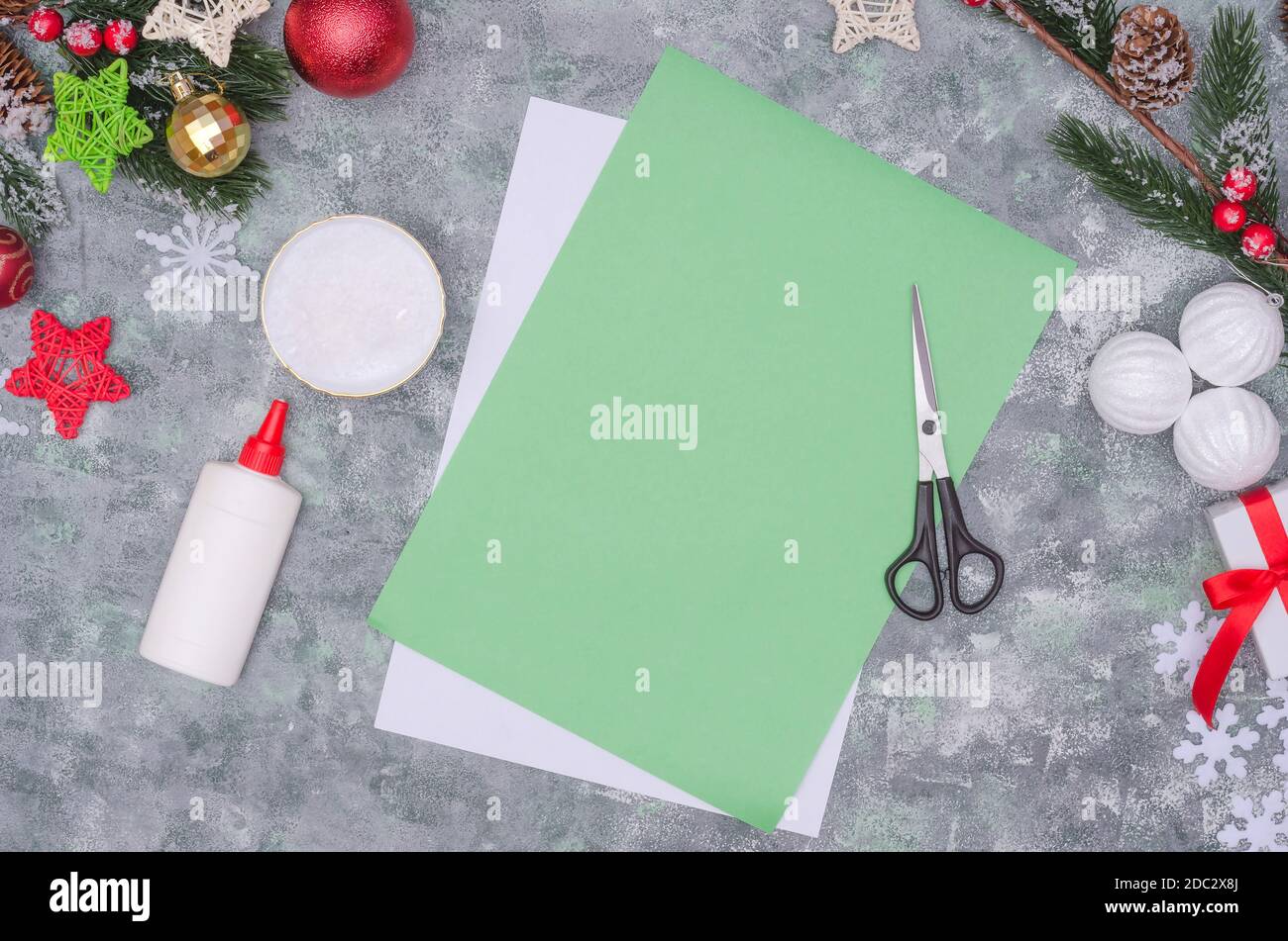 Christmas craft - paper tree, step by step instructions. Step 1 ...