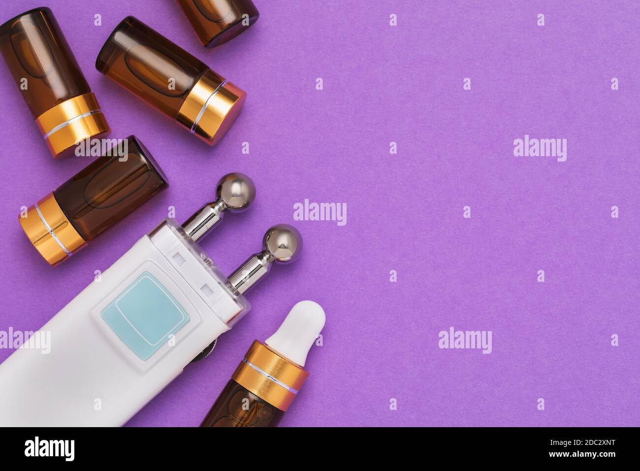 Gel and device for microcurrent stimulation of facial muscles on a ...