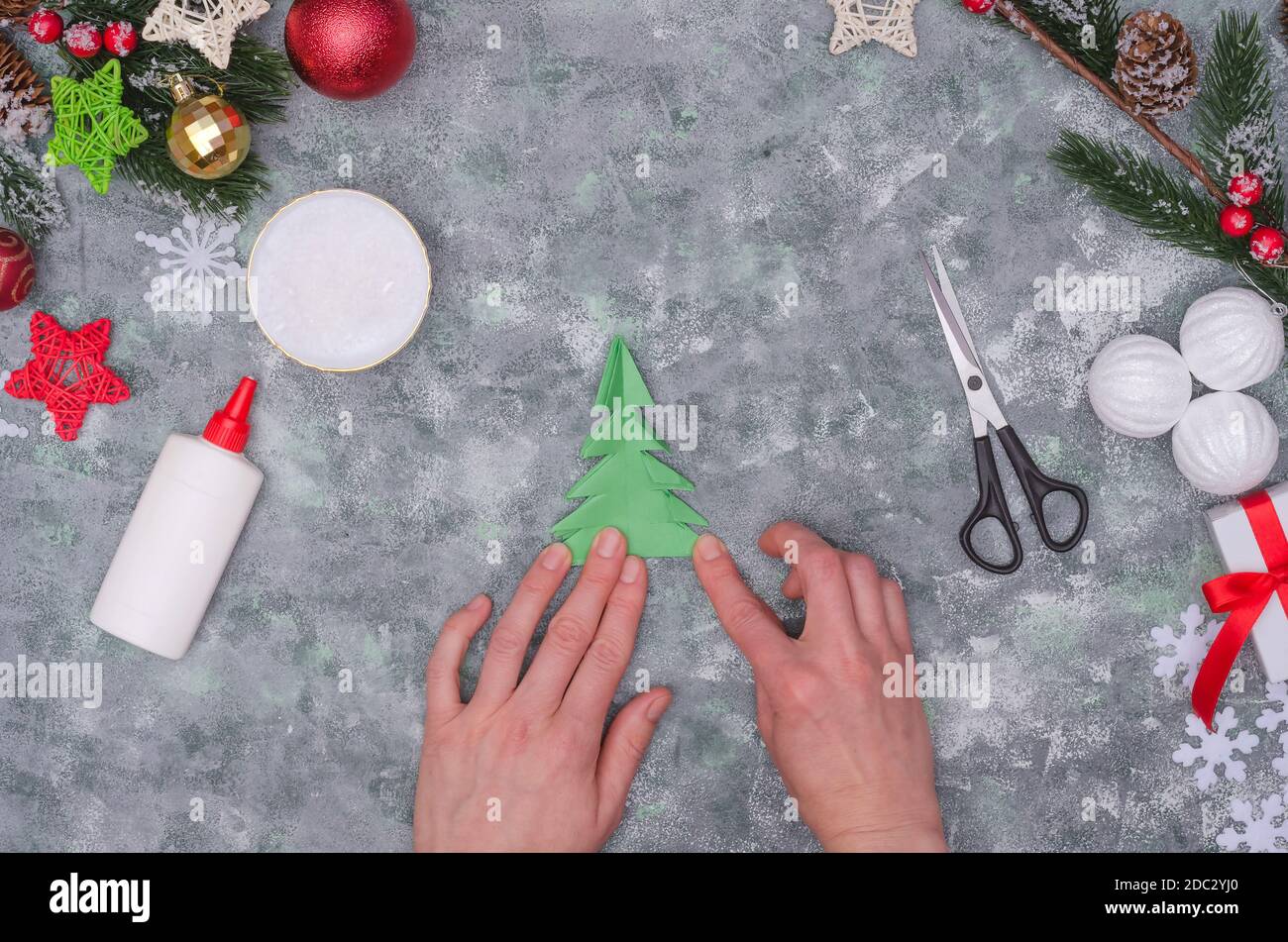 Christmas crafts - Christmas tree made of colored paper, step by step ...