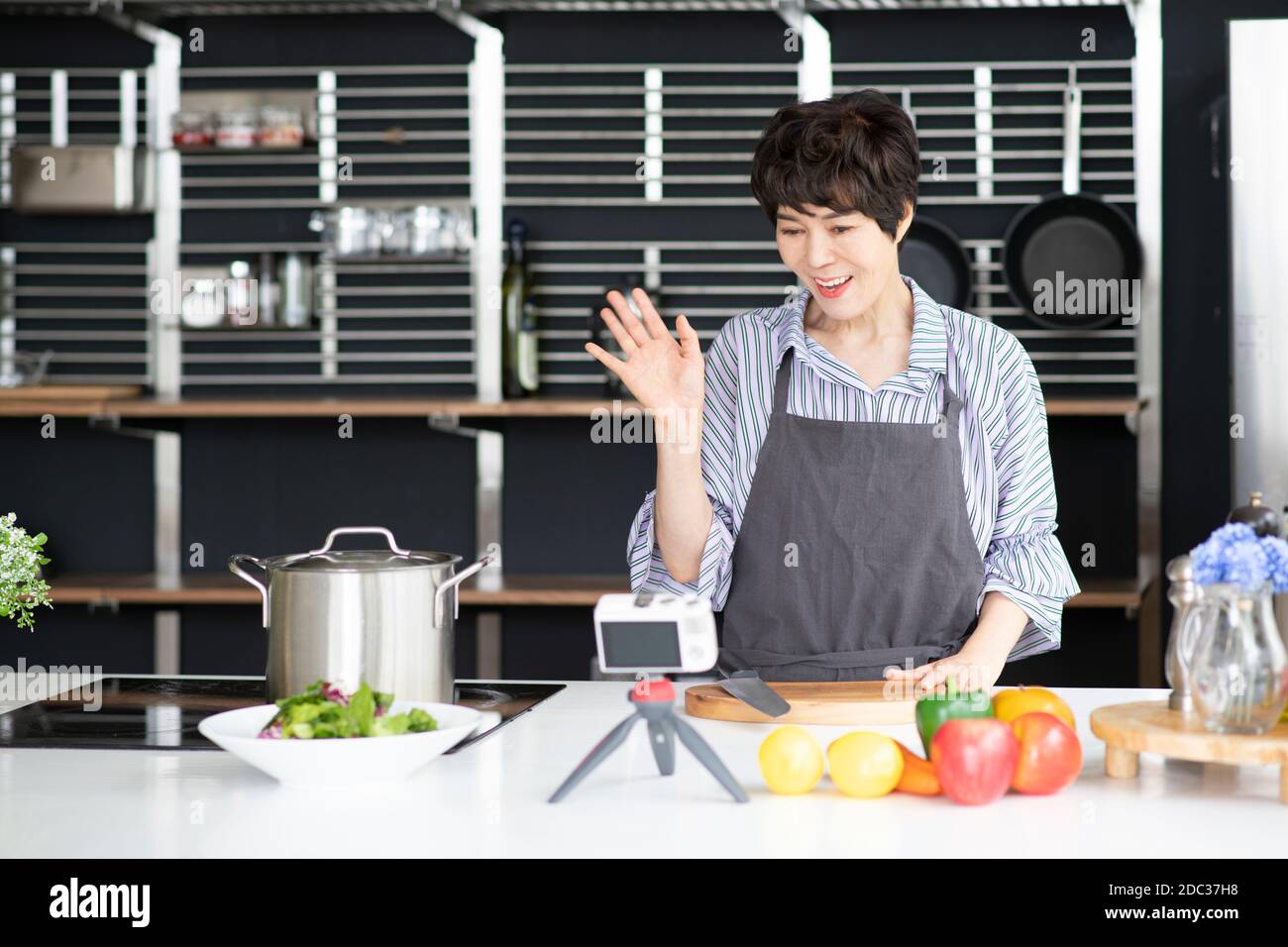 Youtuber senior hi-res stock photography and images - Alamy