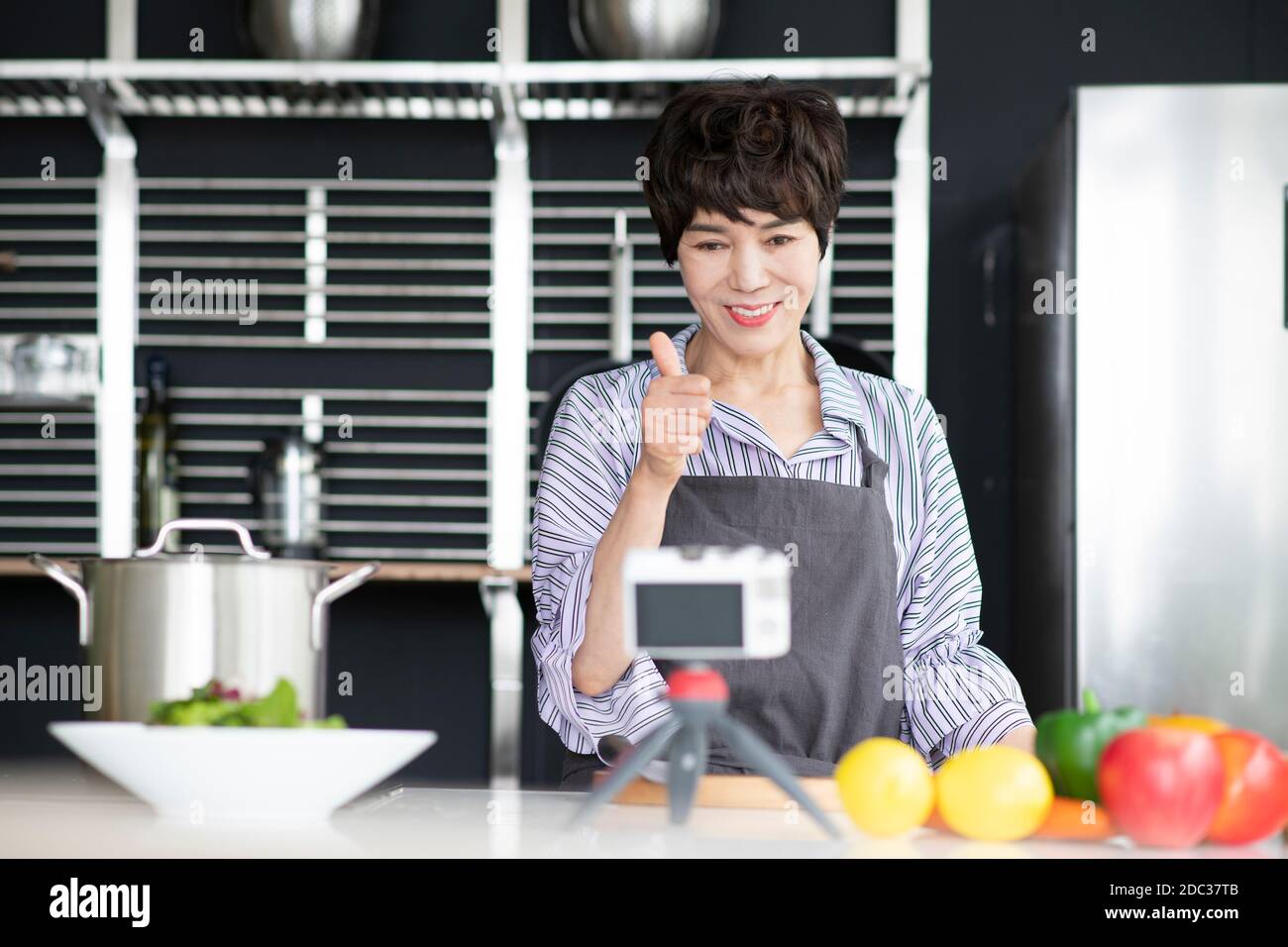 Youtuber senior hi-res stock photography and images - Alamy