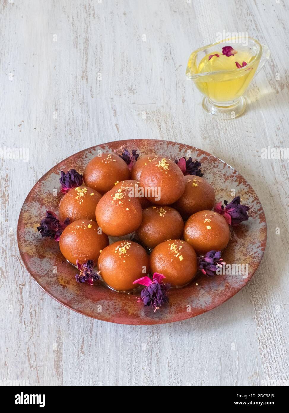 Traditional indian sweets hi-res stock photography and images - Alamy
