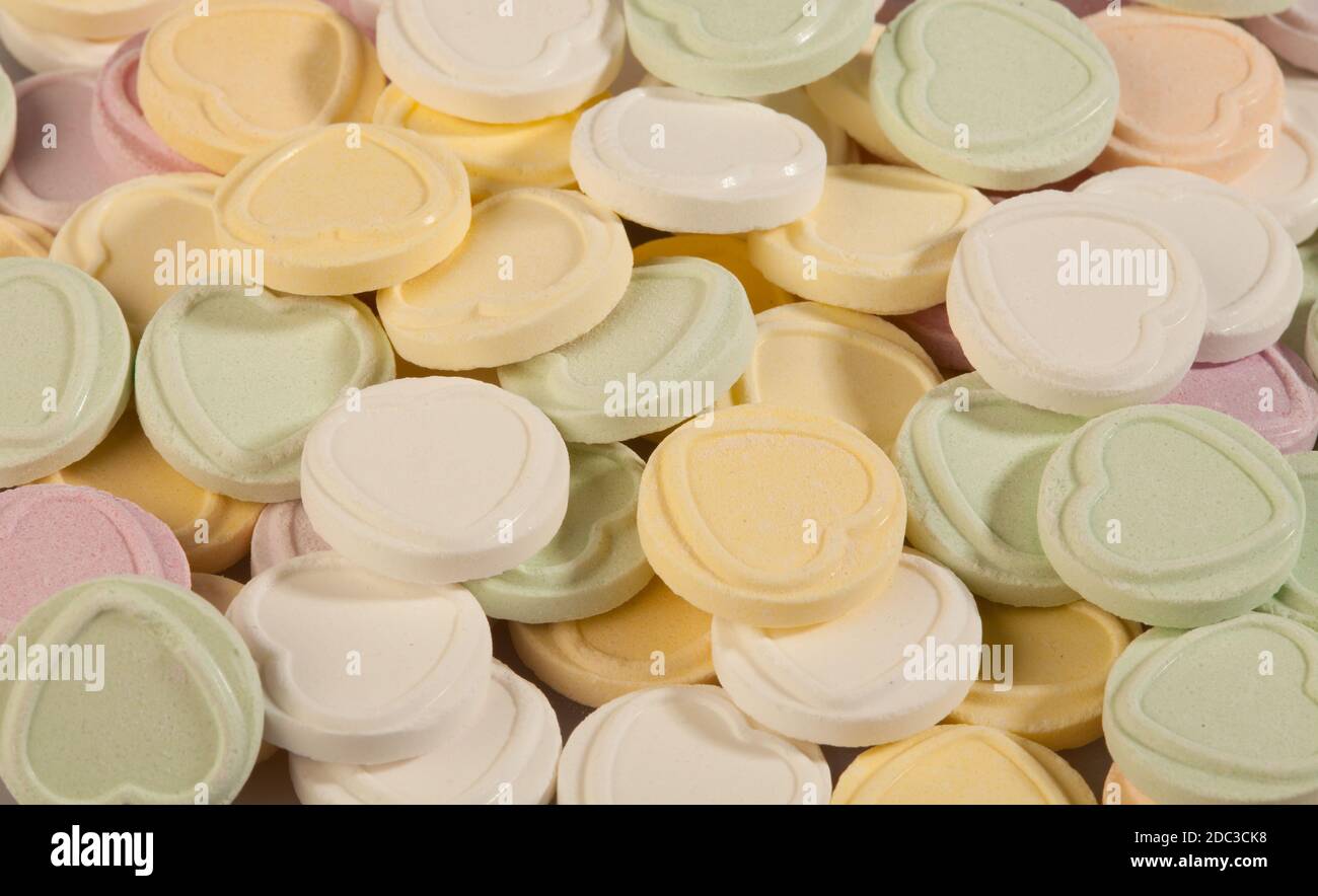 Love hearts sweets hi-res stock photography and images - Alamy