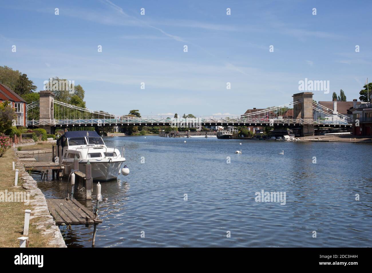 The River Thames running through Marlow in Buckinghamshire in the UK ...